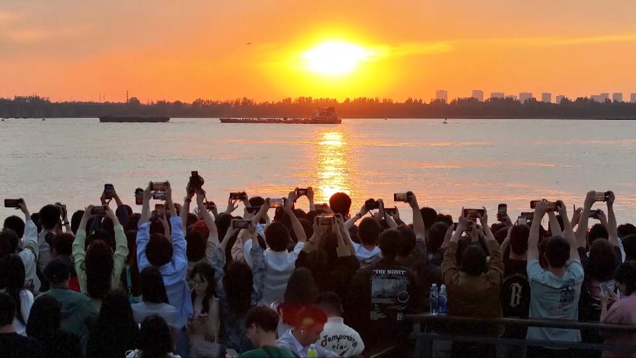 Early summer sunset weaves a splendid tapestry in Nanjing's skyline - CGTN