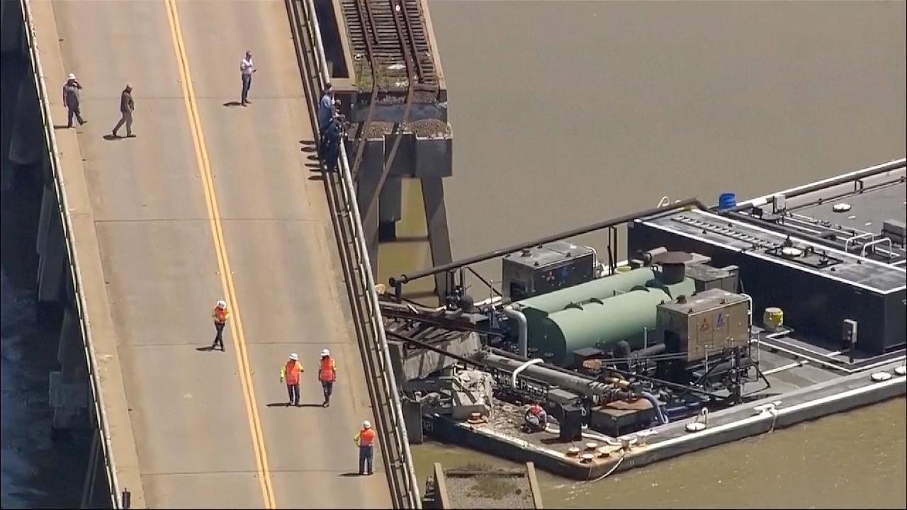 Barge hits bridge in Texas, damaging structure and causing oil spill - CGTN