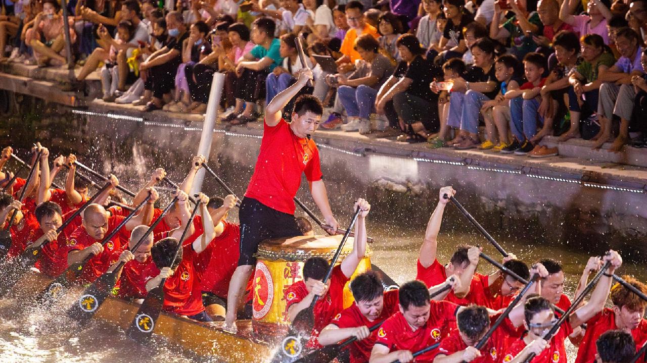 Rowers tackle river in annual Foshan dragon boat race - CGTN