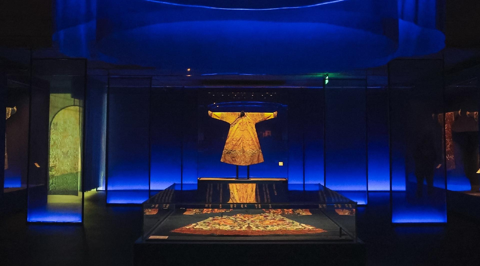 Colors of imperial textiles and court regalia in Qing Dynasty - CGTN