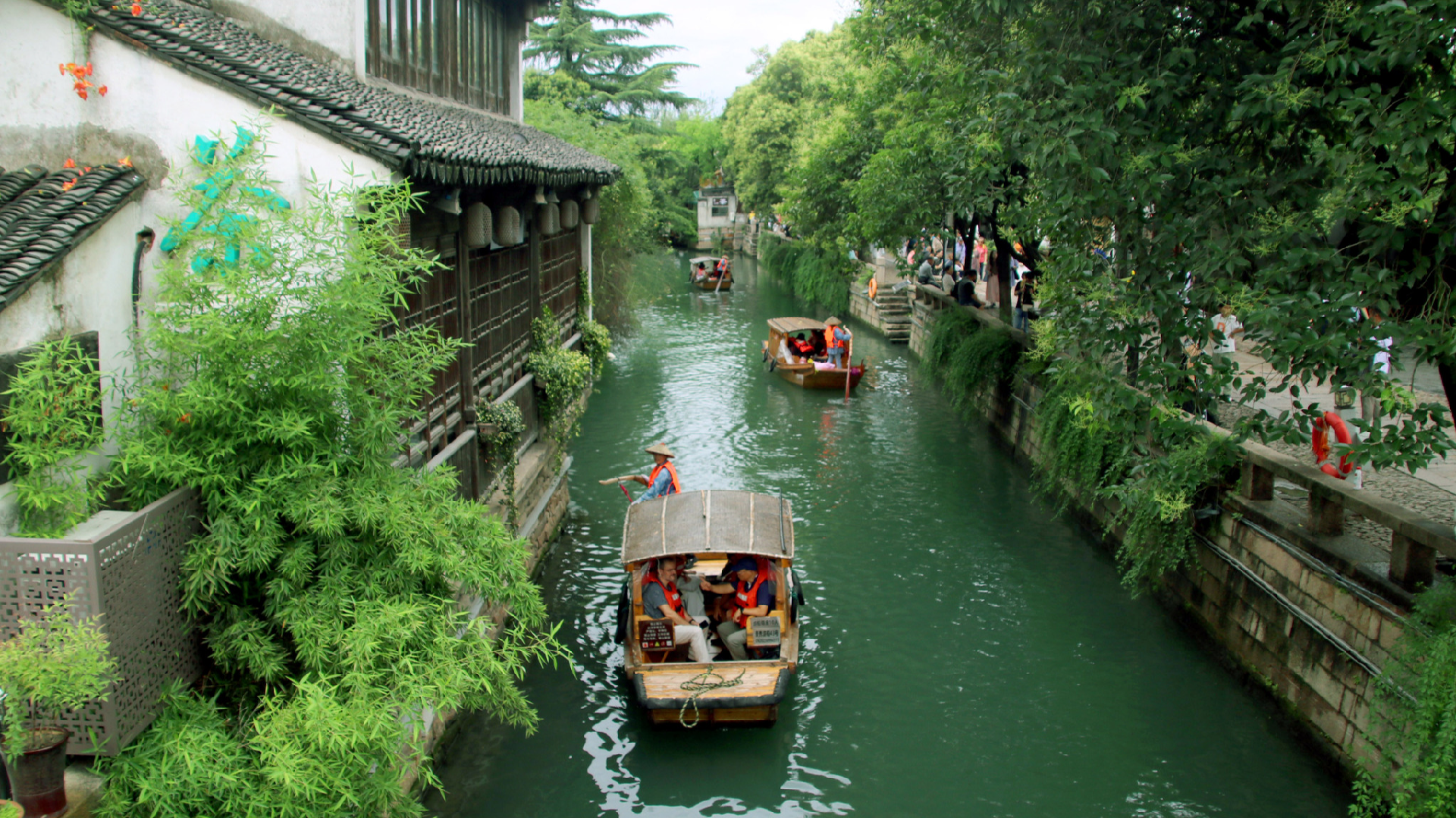 Traditional wooden boat tours a hit in Suzhou - CGTN