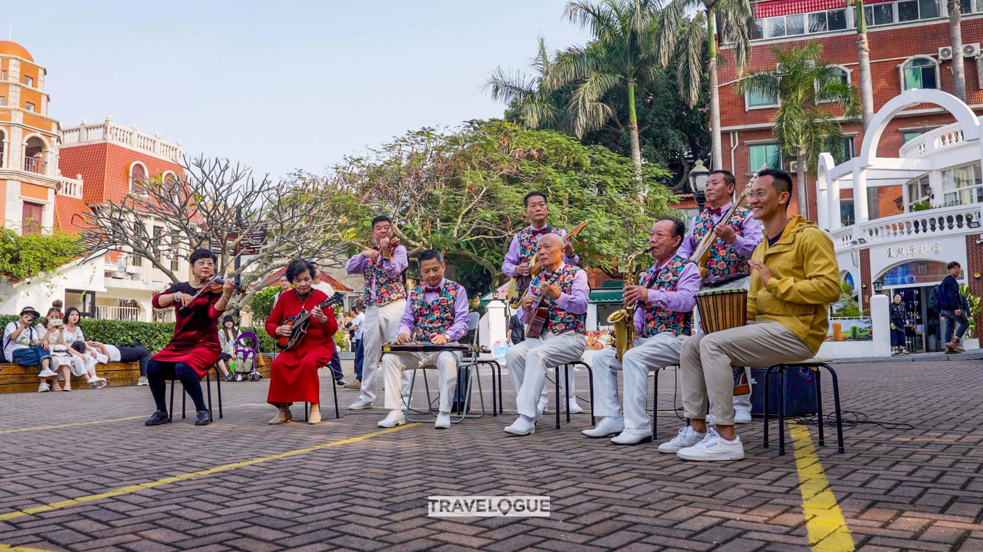 These old folk know how to rock! - CGTN