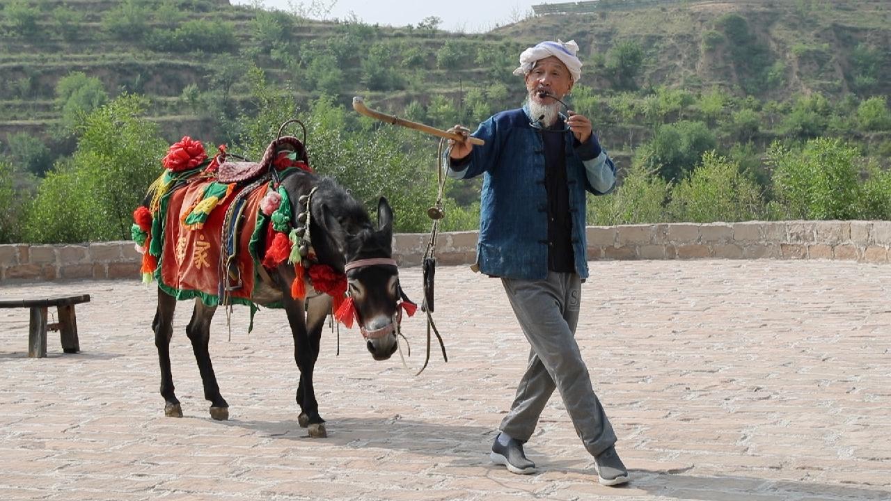 Village resident sings folk song from Loess Plateau - CGTN