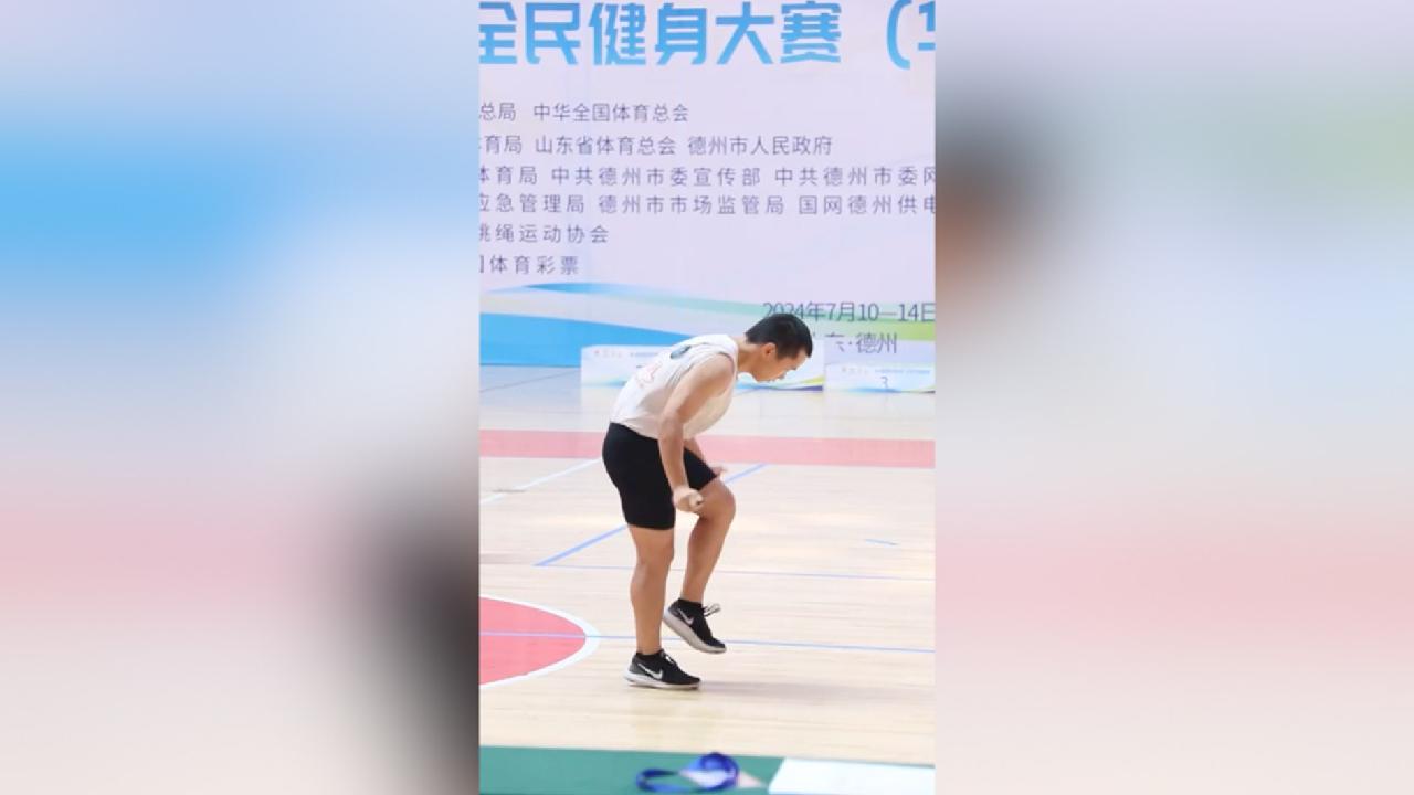 The 'invisible' jumping rope! Can you see the rope? - CGTN