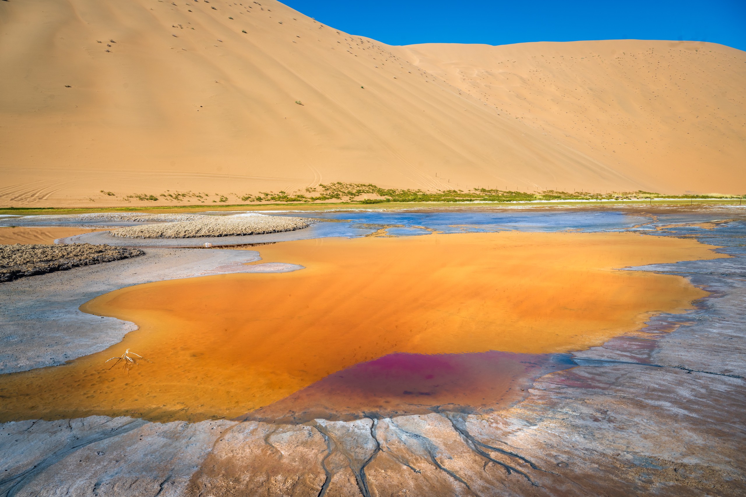 Lakes Bring Vibrant Life To Inner Mongolia s Badain Jaran Desert CGTN Lakes Bring Vibrant Life To Inner Mongolia s Badain Jaran Desert CGTN