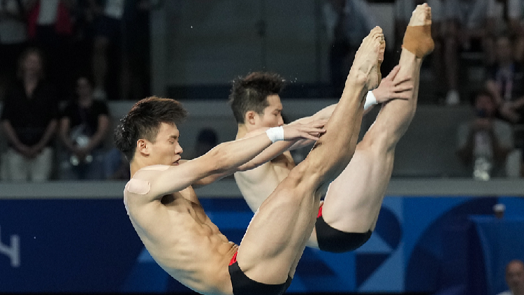 China's Wang & Long take Paris Games men's synchro 3m springboard gold ...