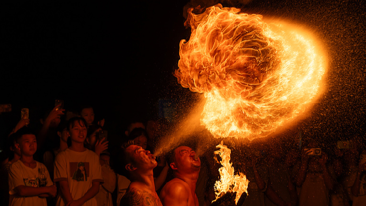 Fire-breathing stunts wow audience in Foshan - CGTN