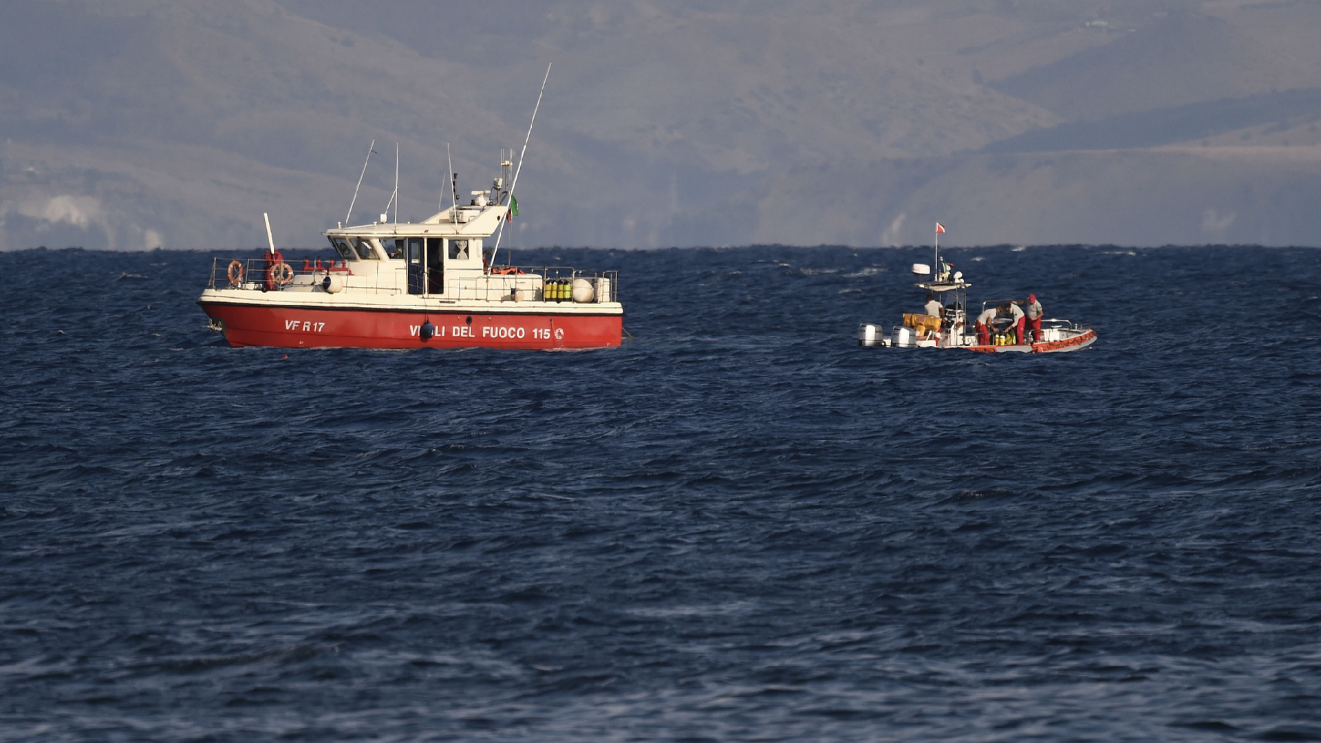 Tech mogul Mike Lynch and daughter among six missing after yacht sinks ...