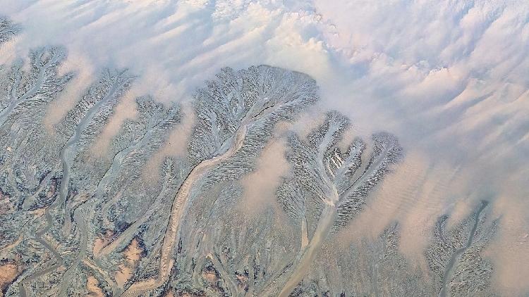 Stunning 'tidal tree' patterns on Qiantang River - Lumemp.com