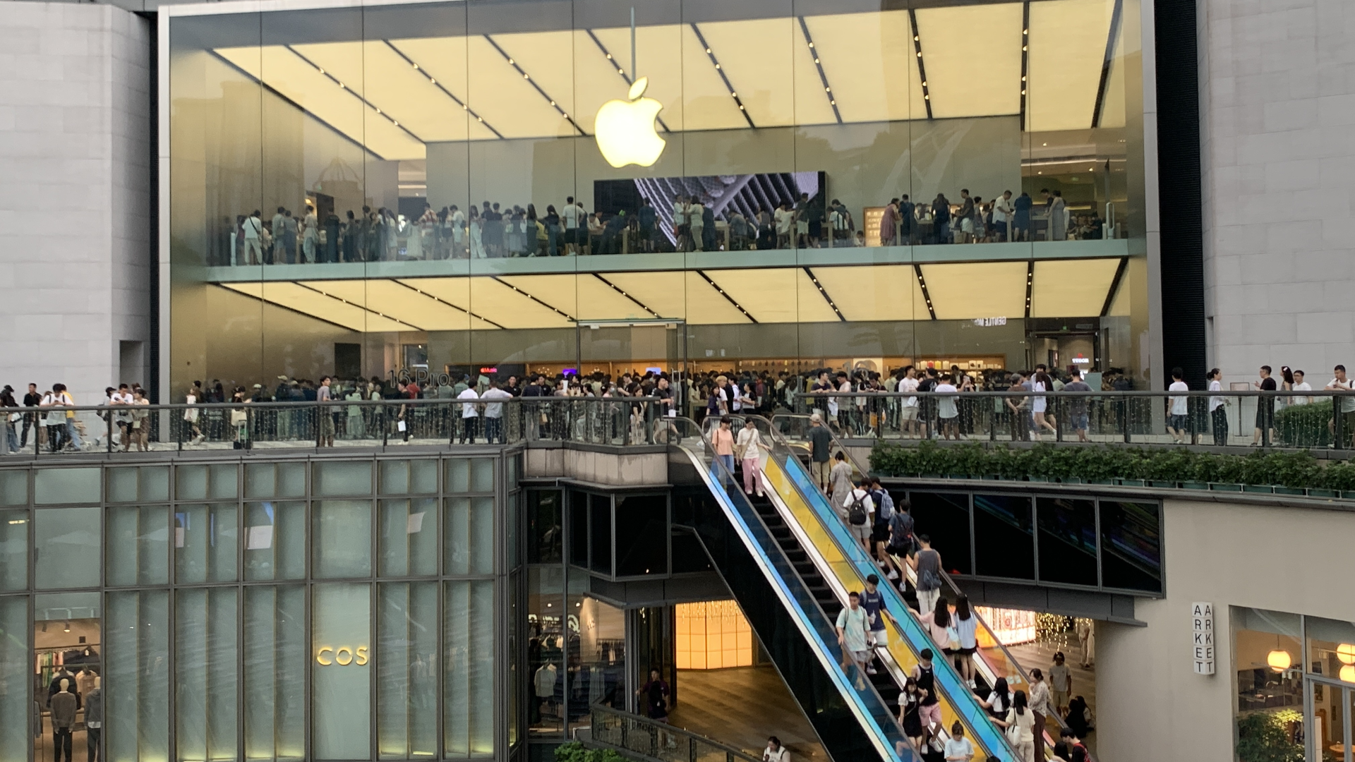 Apple's new iPhone sales in China jump 20% in first 3 weeks - CGTN