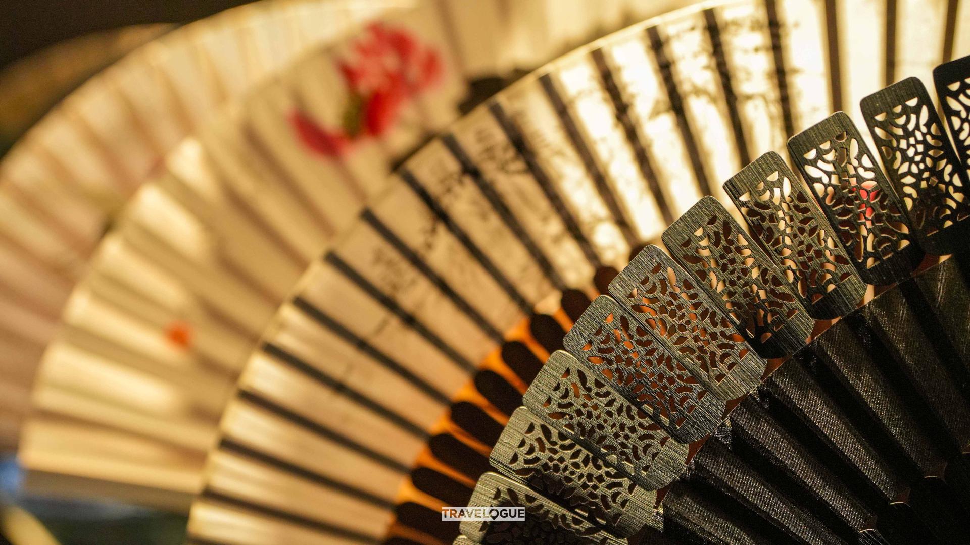 Suzhou fan exudes elegance - CGTN
