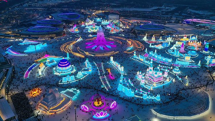 Live: Harbin Ice and Snow World draws visitors to NE China - CGTN