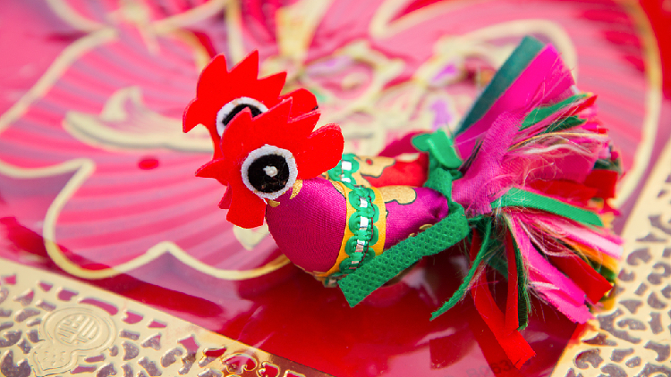Colorful cloth rooster decorations welcome the Start of Spring - CGTN
