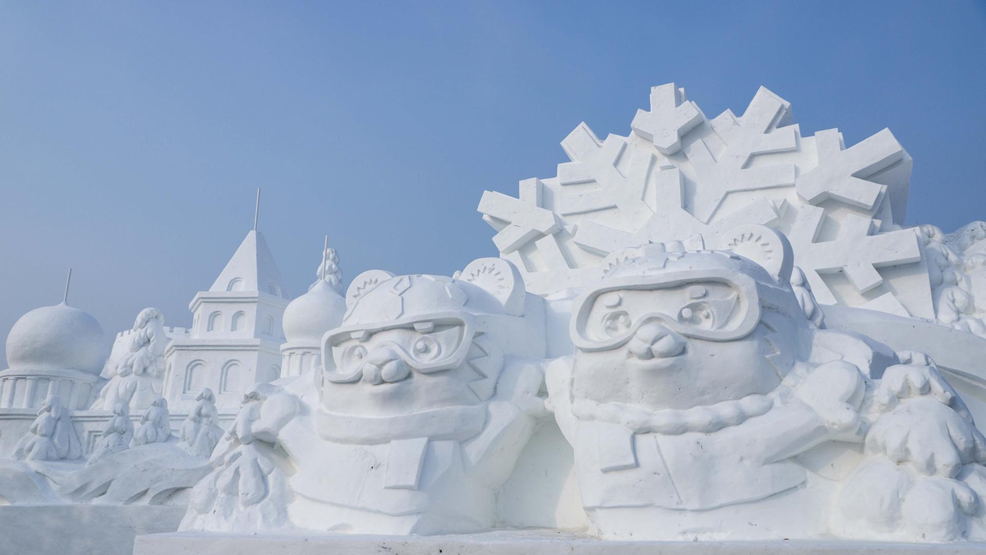 Experience the artistry of snow sculptures in Harbin - CGTN