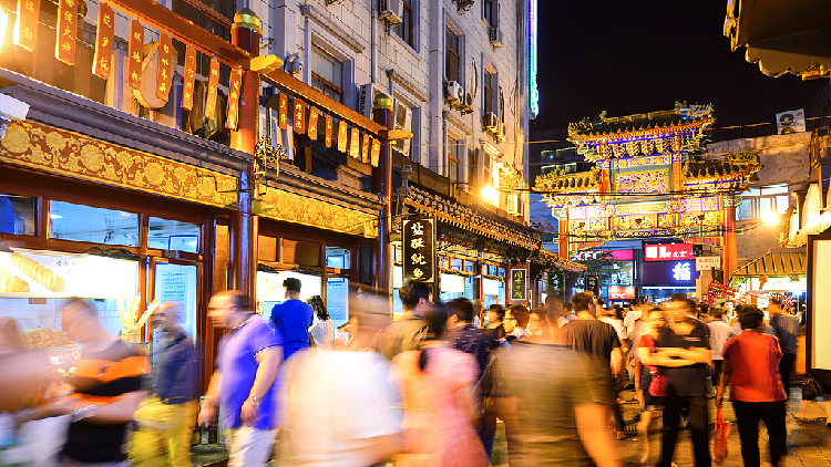 Lucy's Journey: Wangfujing shopping street - CGTN