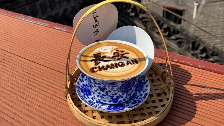Coffee with a view of Xi'an's city wall - Dunlas.com