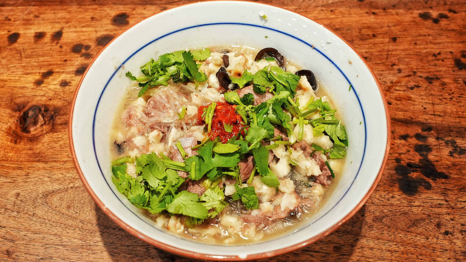 Try not to hurt yourself eating this lamb stew - CGTN