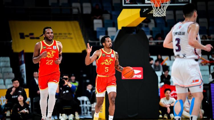 Guangsha Lions defeat Shanghai Sharks for team record 35th win in CBA - CGTN