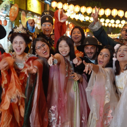 Henan's hanfu economy charms foreign journalists - CGTN