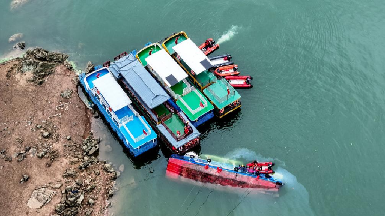 Death toll rises to 10 after boats capsize in SW China - CGTN