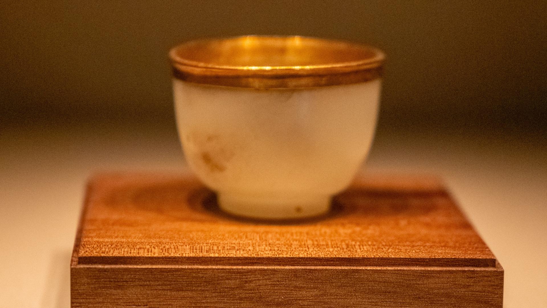 Ancient Chinese ways to stay cool: Jade cup with gold rim - CGTN