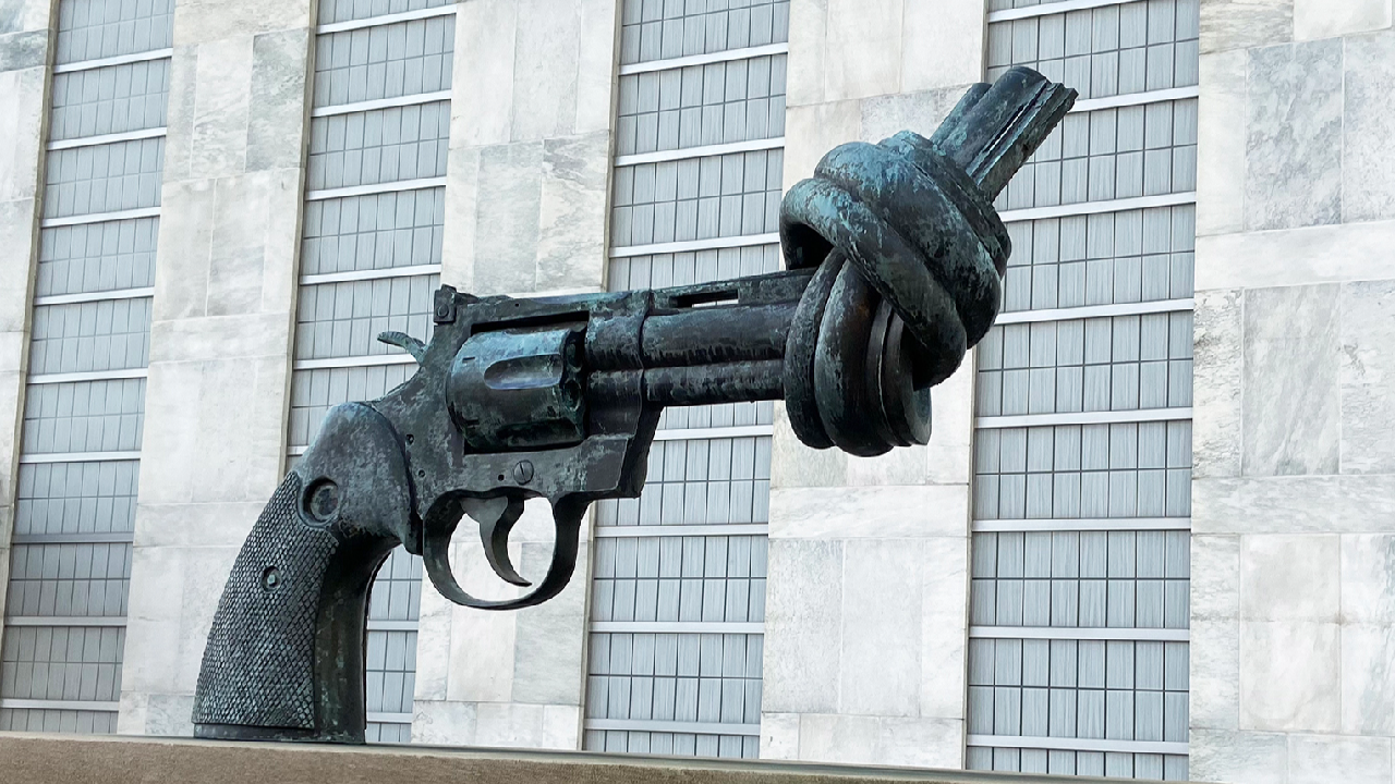 'The Knotted Gun:' A powerful symbol outside the UN headquarters - CGTN
