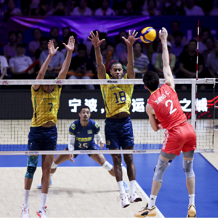 Brazil rally to beat China, advance to Men's VNL Finals semifinals - CGTN