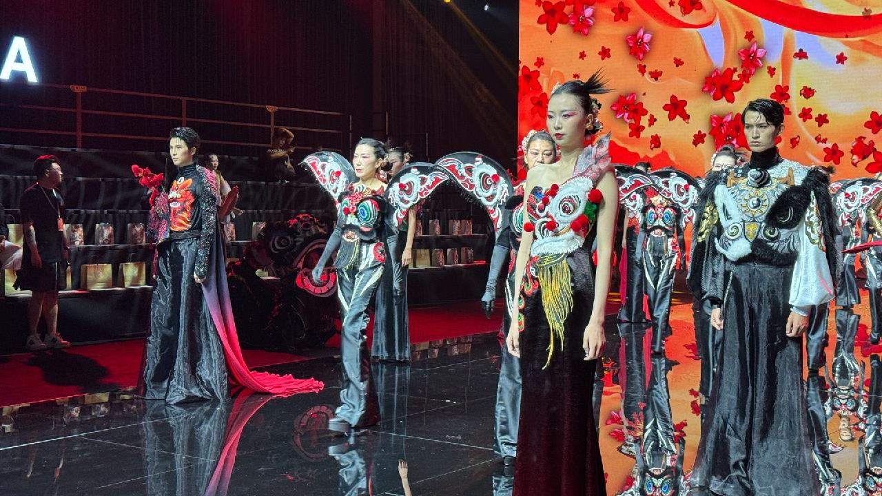 Lucy's Journey: Heritage meets runway at Beijing Fashion Week - CGTN