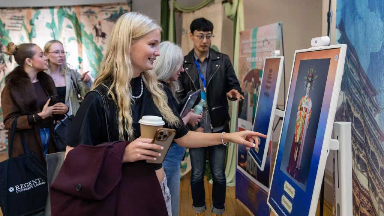 Dunhuang Cultural Week lights up Regent's University with exchanges - CGTN