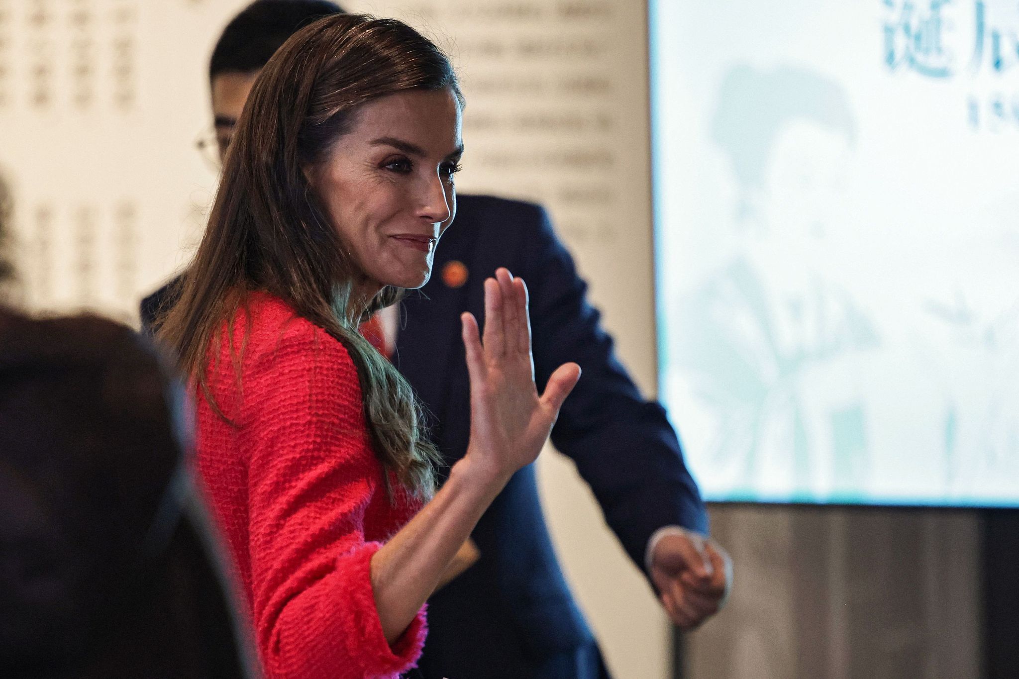 Resonance between Eastern and Western poetry lingers at Chengdu park - CGTN