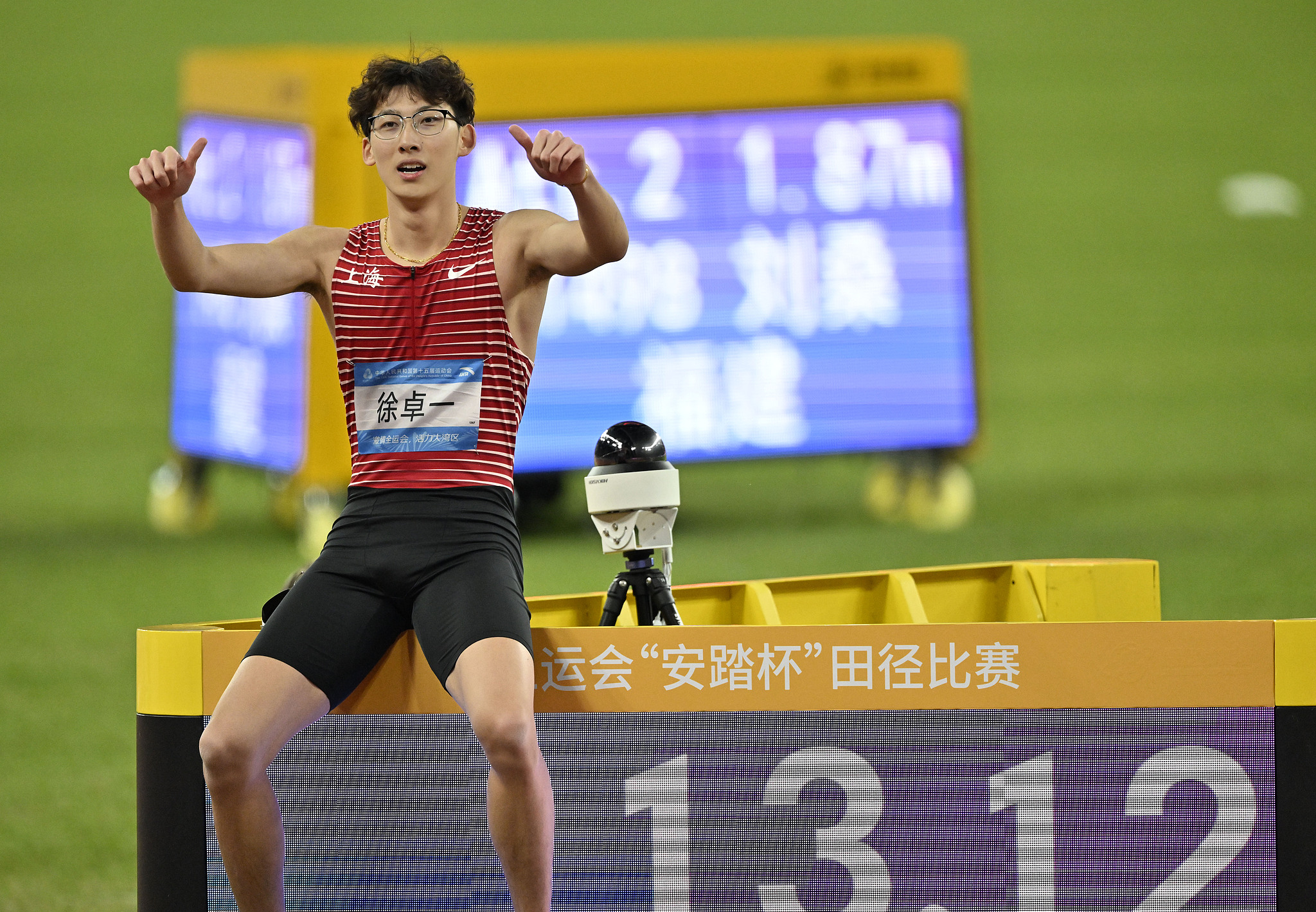 Xu edges Liu in men's 110m hurdles, Liu tops women's 100m hurdles - CGTN