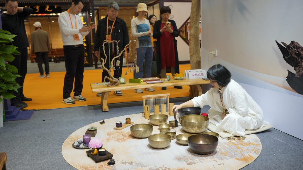 Agarwood and Huanghuali International Trade Fair held in Hainan - CGTN