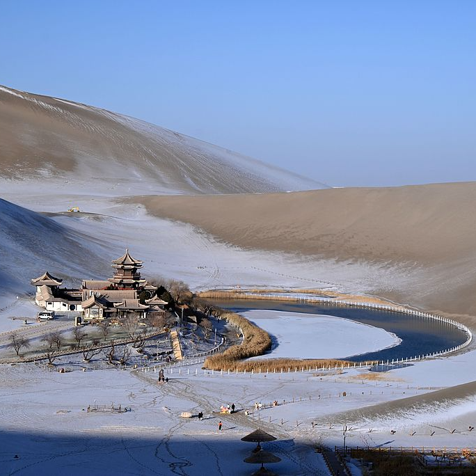 Live: Enjoy the winter charm of Mingsha Mountain and Crescent Spring - CGTN