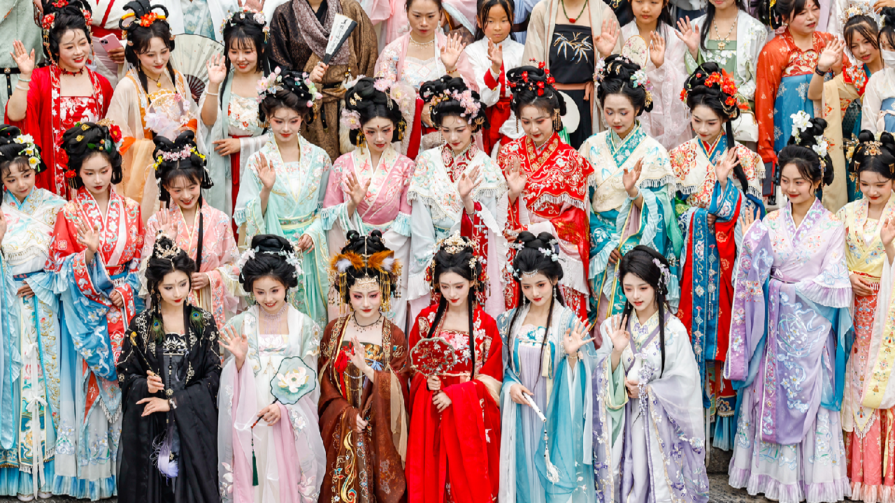 China chic: How clothing reflects cultural confidence - CGTN