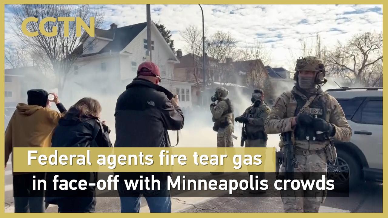 Federal agents fire tear gas in face-off with Minneapolis crowds - CGTN