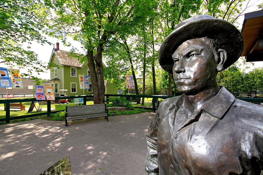 War surgeon's legacy endures in China–Canada exchange - CGTN