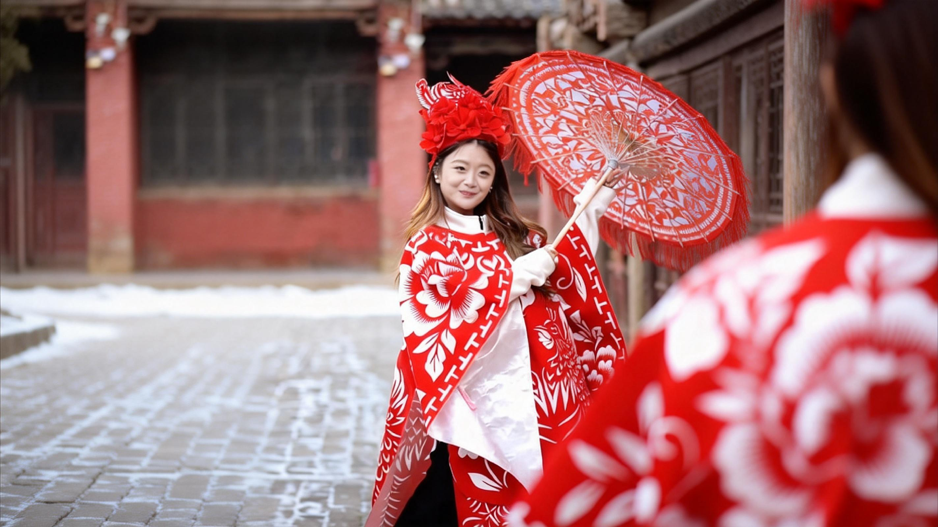 When folk paper-cutting becomes wearable - CGTN