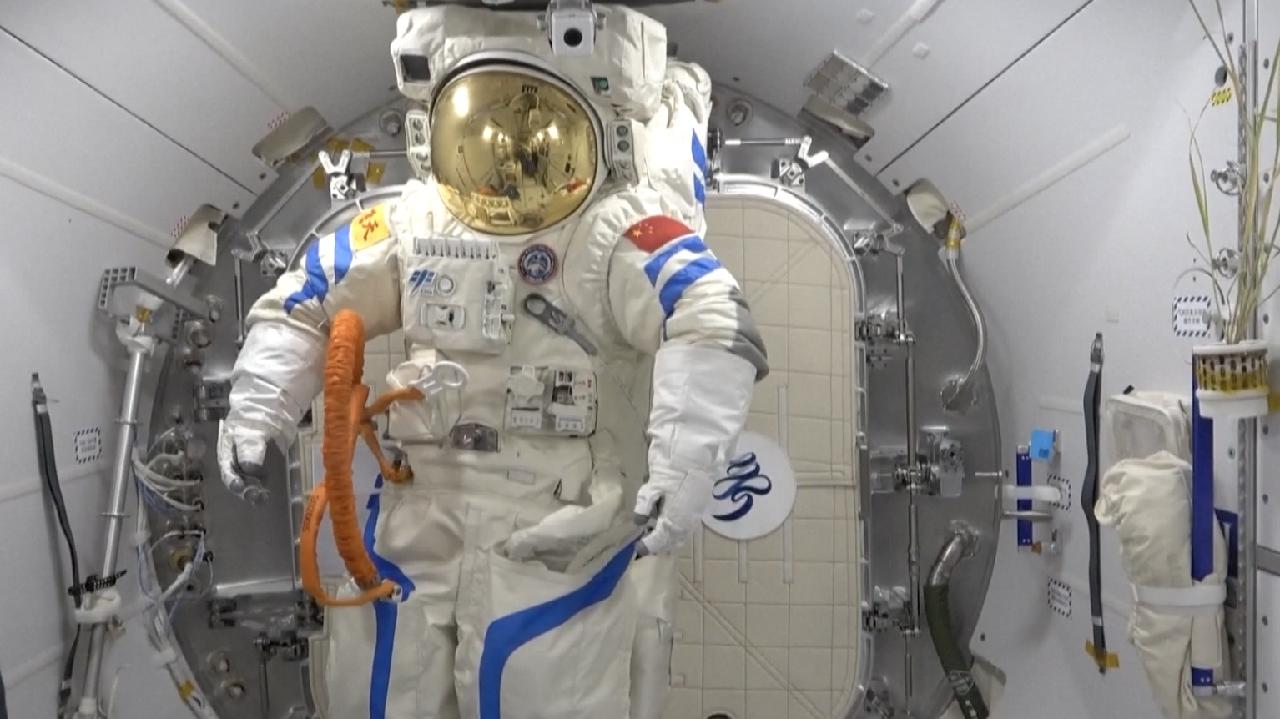 Legendary spacesuit returns after more than four years in orbit - CGTN