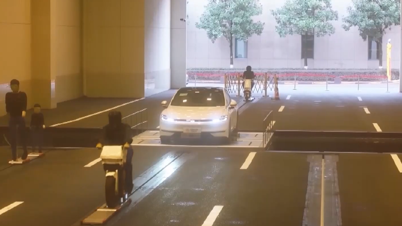 China builds new intelligent driving lab to boost smart car industry - CGTN