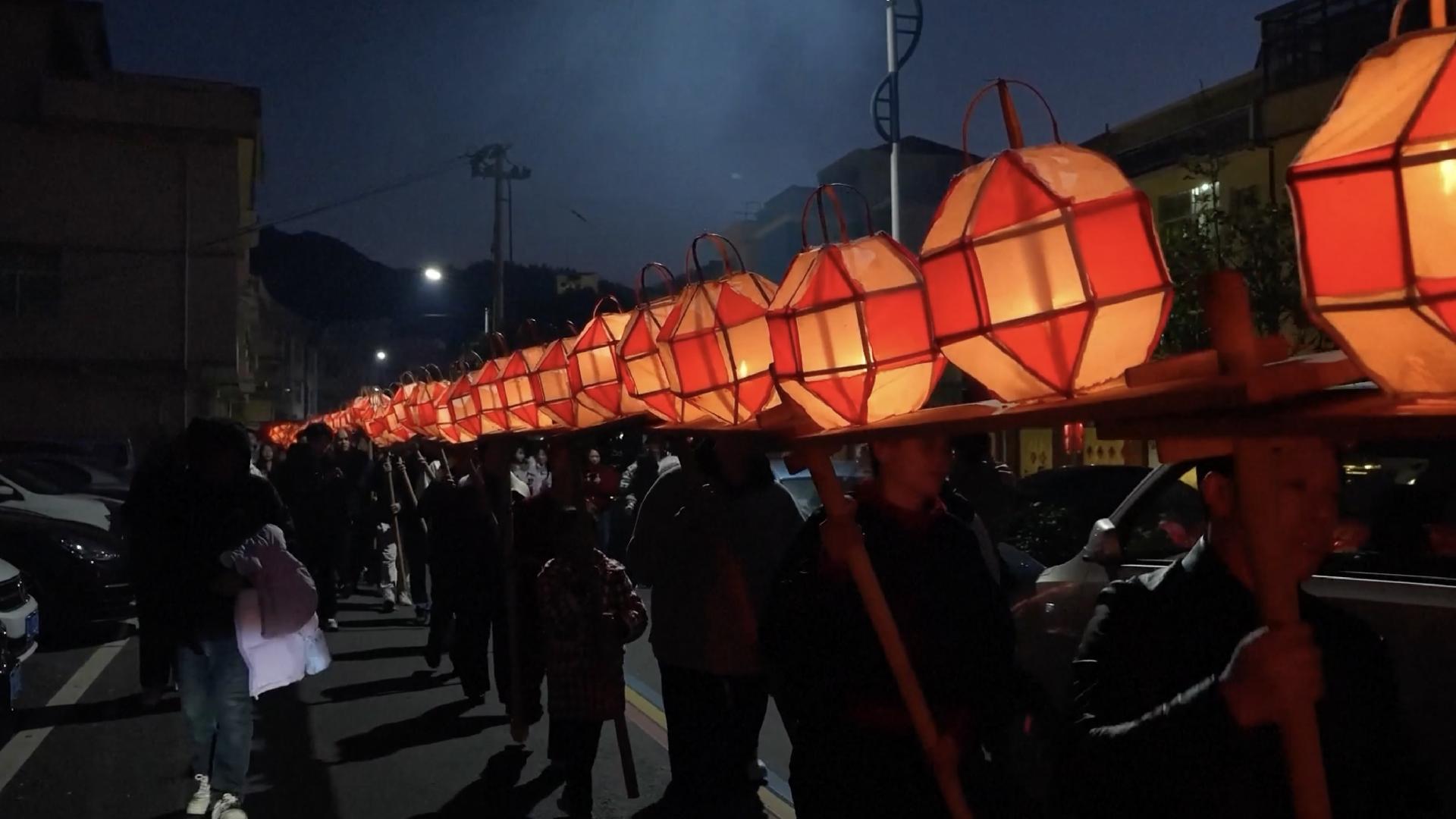 100-meter lantern dragon lights up Fujian village for Chinese New Year ...