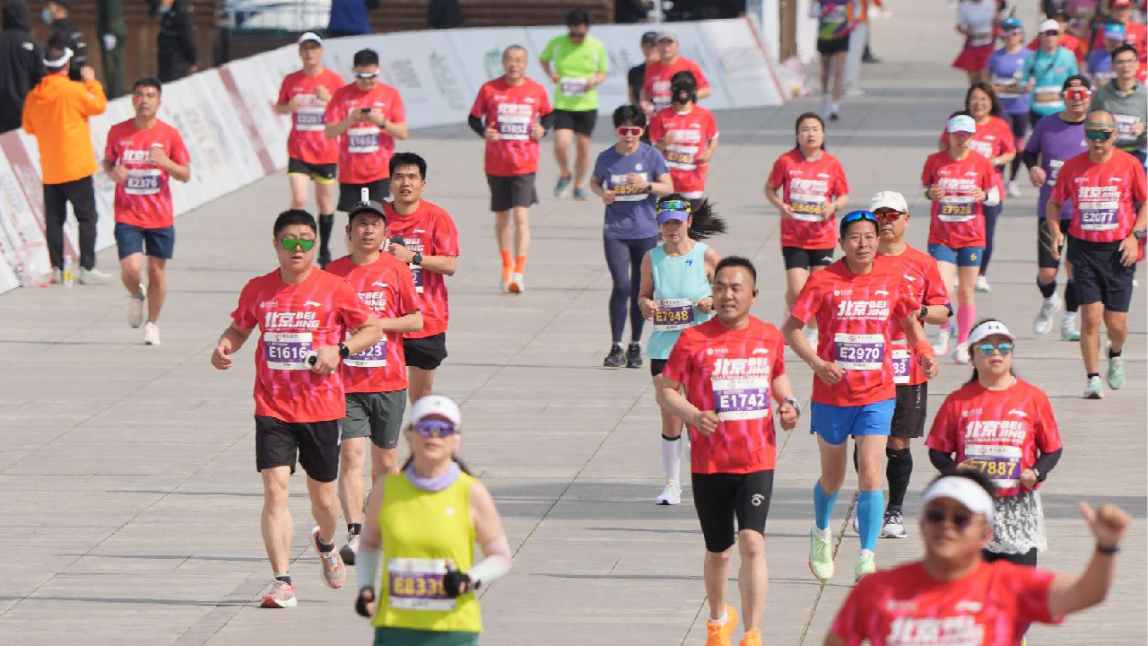 What it feels like to run inside China's marathon machine - CGTN