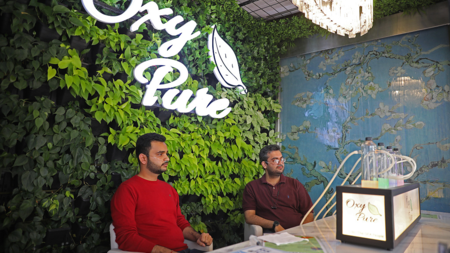 Oxygen bar becomes trendy in pollution-hit New Delhi - CGTN