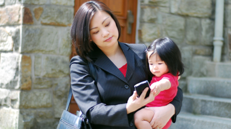 Mother's Day: How working mothers in China juggle work and family - CGTN