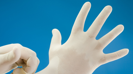 Scientists use rubber hands in OCD therapy - CGTN