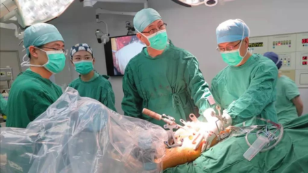 China completes robot-assisted total hip replacement surgery - CGTN