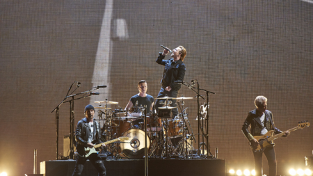 U2 play their first-ever concert in India - CGTN