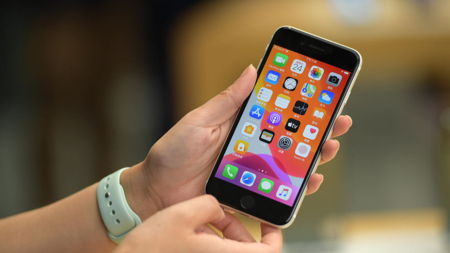 Apple gives solutions to mask-wearing users struggling with Face ID - CGTN