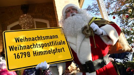Santa Claus back at work in Germany answering Christmas mail - CGTN