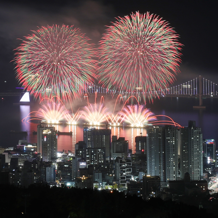Enjoy the night sky at Busan International Fireworks Festival - CGTN