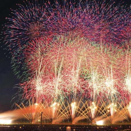 Japanese firework artisans light up summer night sky - CGTN